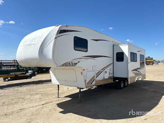 2008 Laredo 30BH 34 ft T/A Travel Trailer | Ritchie Bros. Auctioneers