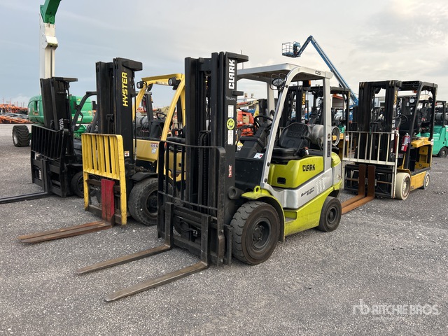 Clark C25 4550 lb Pneumatic Tire Forklift | Ritchie Bros. Auctioneers