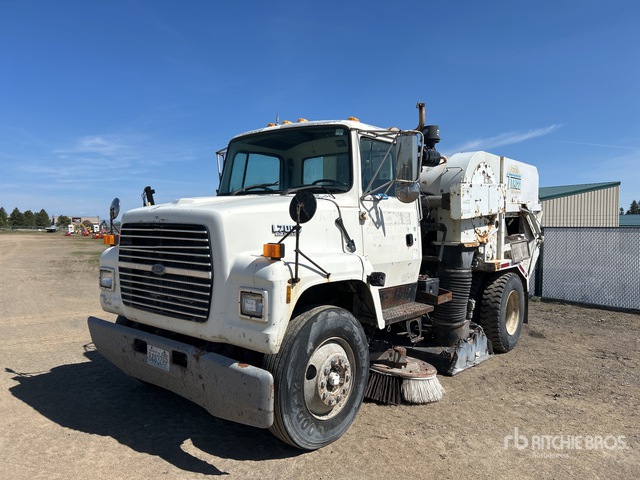 Tymco on 1994 Ford L7000 Sweeper Truck | Ritchie Bros. Auctioneers