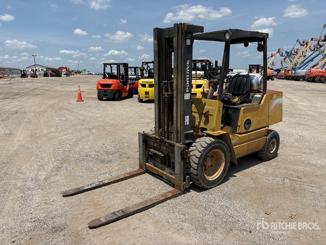 1992 Clark GPX30 4450 lb Pneumatic Tire Forklift | Ritchie Bros ...