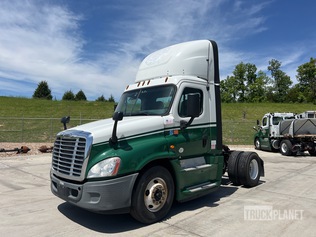 2015 Freightliner CA125DC 4x2 S/A Day Cab Truck Tractor in Bonner ...