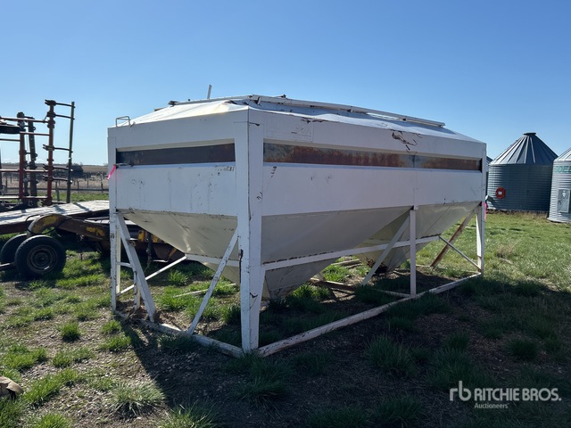 Agri Box Twin Hopper Fertilizer Tank | Ritchie Bros. Auctioneers