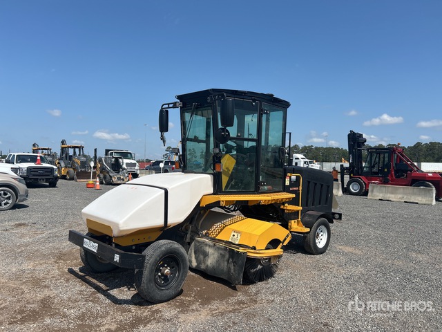 2018 Lay-Mor SM450-ST Self-Propelled Broom | Ritchie Bros. Auctioneers
