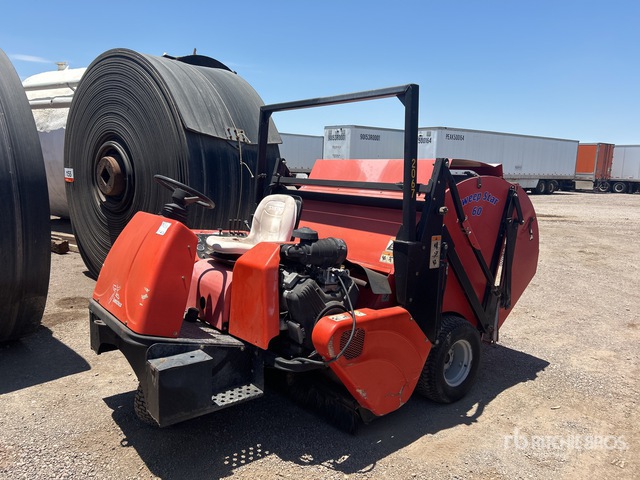 Smithco Sweep Star 60 Ride-On Barredora | Ritchie Bros. Auctioneers