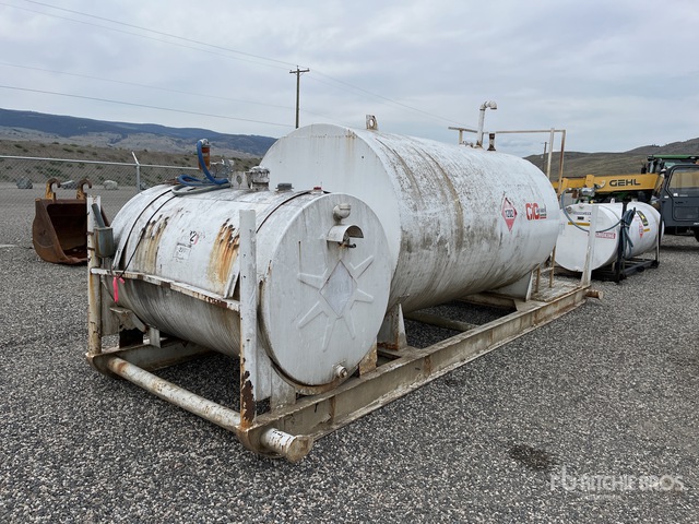 CIC 9000 L Skid Mounted Steel Diesel Fuel Tank | Ritchie Bros. Auctioneers
