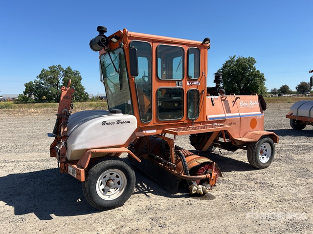 2010 Broce RCT 350 Self-Propelled Broom (Inoperable) | Ritchie Bros ...