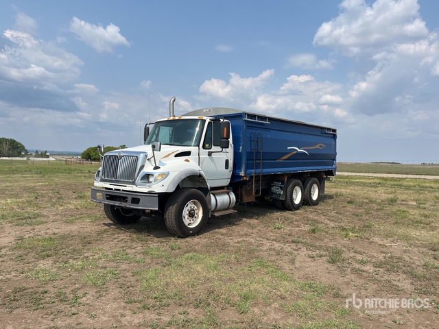 2004 International 7600 6x4 Grain Truck | Ritchie Bros. Auctioneers