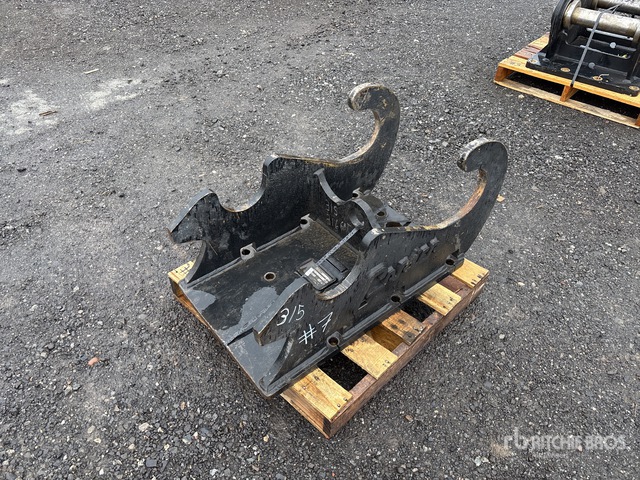 Garier Q/C Excavator Coupler - Fits Cat 315 | Ritchie Bros. Auctioneers