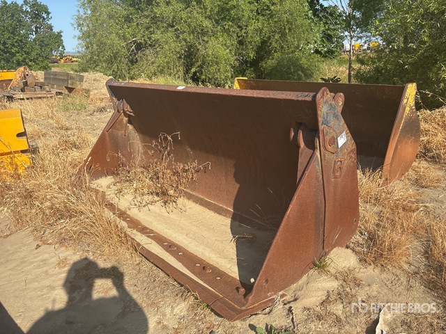 Cat 109 in Digging Wheel Loader Bucket | Ritchie Bros. Auctioneers
