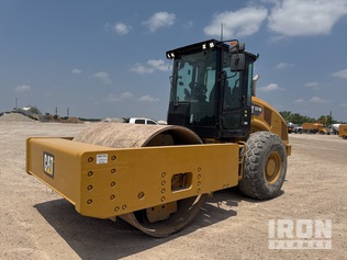 2015 Cat CS78B Smooth Drum Compactor in Quemado, Texas, United States ...