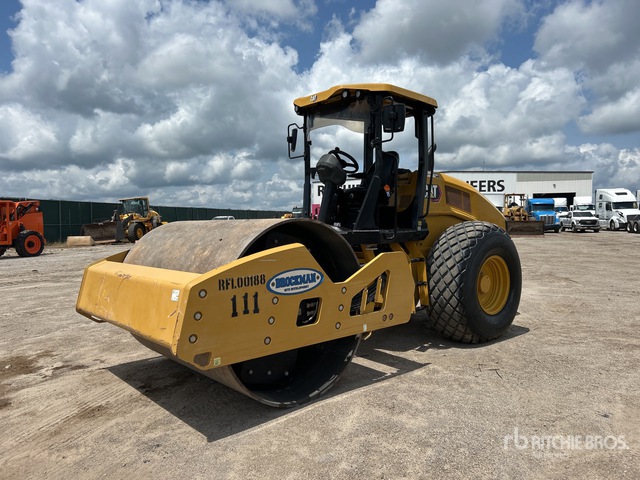 2022 Cat CS11GC Smooth Drum Compactor | Ritchie Bros. Auctioneers