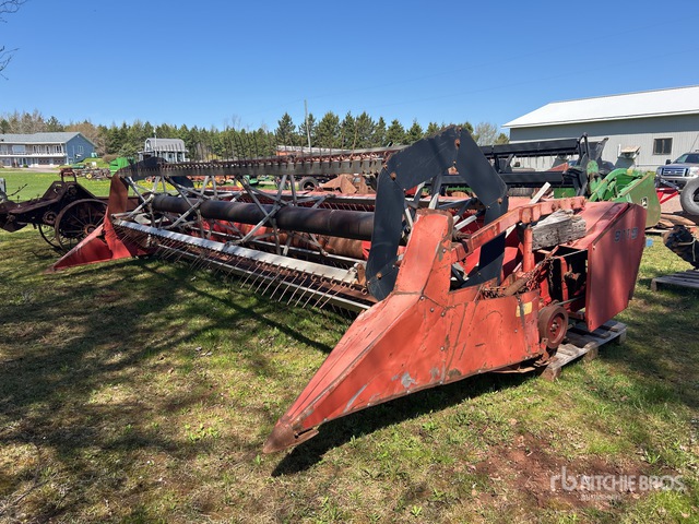 Massey Ferguson 9118 18 ft Flex Combine Header | Ritchie Bros. Auctioneers