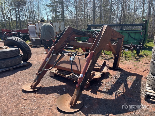 Massey Ferguson 236 Front Loader Attachment | Ritchie Bros. Auctioneers