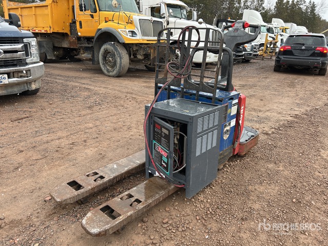 2015 Raymond 8410 6000 lb Electric Pallet Jack | Ritchie Bros. Auctioneers