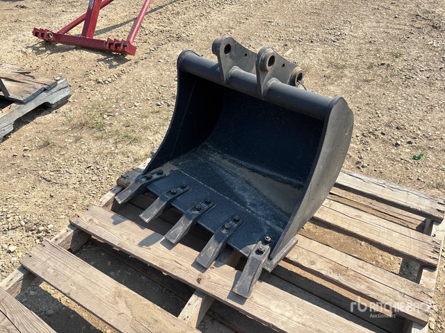 Sitrex 24 in Digging Backhoe Rear Bucket (Unused) | Ritchie Bros ...