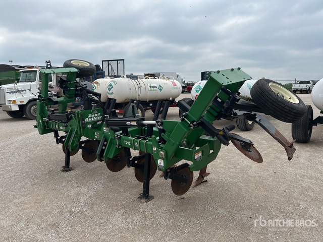 Unverferth 132 225 in 3-Point 7 Shank Subsoiler | Ritchie Bros. Auctioneers