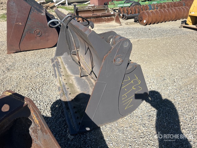 96 in Multi-Purpose Wheel Loader Bucket | Ritchie Bros. Auctioneers