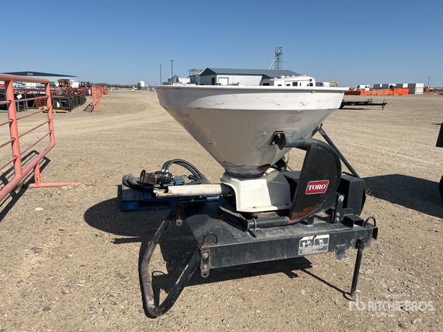 Toro 41252 Fertilizer Spreader | Ritchie Bros. Auctioneers