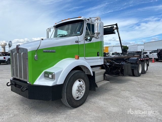 2004 Kenworth T800 4x2 Roll-Off Truck | Ritchie Bros. Auctioneers