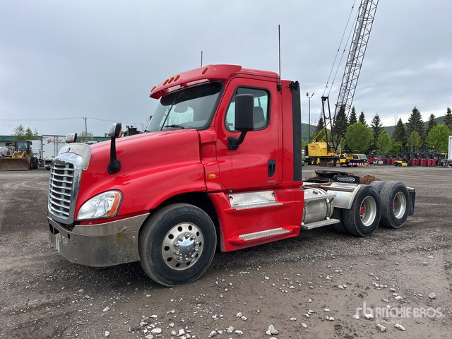 2014 Freightliner Cascadia 125 6x4 T/A Day Cab Truck Tractor ...