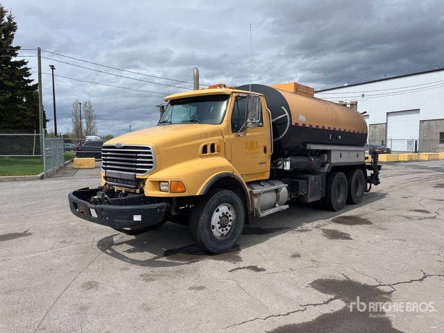 Etnyre Blacktopper Centenial 3500 gal on 2009 Sterling LT8513 6x4 ...