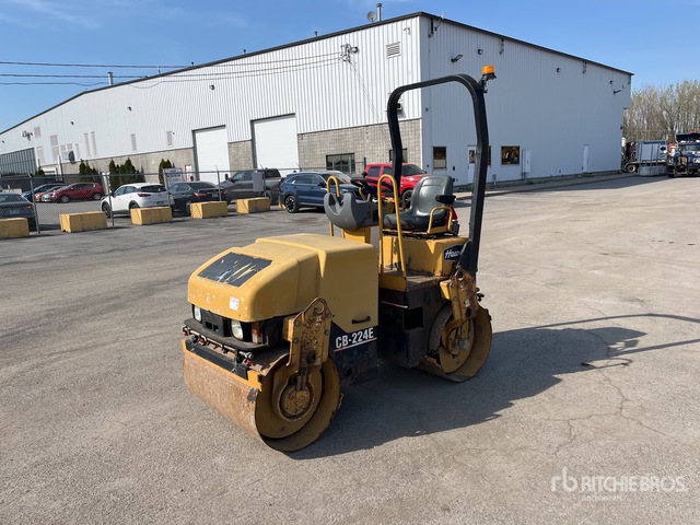 2005 Cat CB224E Double Drum Roller | Ritchie Bros. Auctioneers