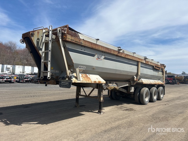 2015 Manac 33 ft Tri/A Tipping Trailer | Ritchie Bros. Auctioneers