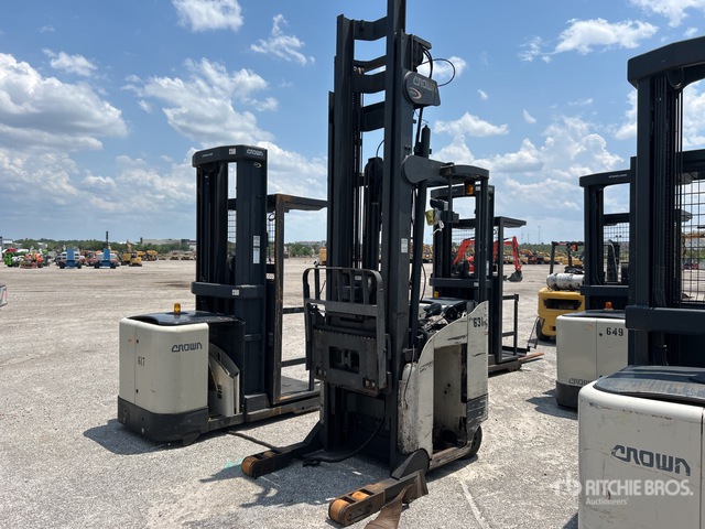 2007 Crown RR5225-35 Reach Truck (Inoperable) | Ritchie Bros. Auctioneers