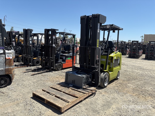 2021 Clark ECX25 3200 lb Electric Forklift | Ritchie Bros. Auctioneers