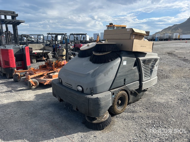 Advance SW8000 Ride-On Floor Sweeper | Ritchie Bros. Auctioneers