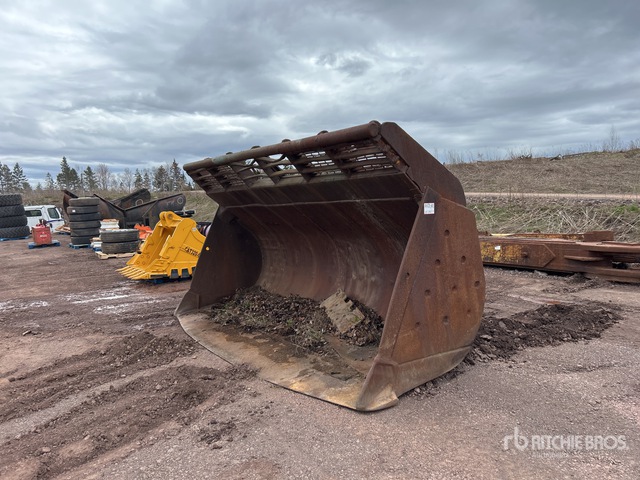 138 in Spade Nose Wheel Loader Bucket | Ritchie Bros. Auctioneers