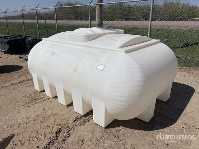950 gal Poly Hippo Water Tank | Ritchie Bros. Auctioneers