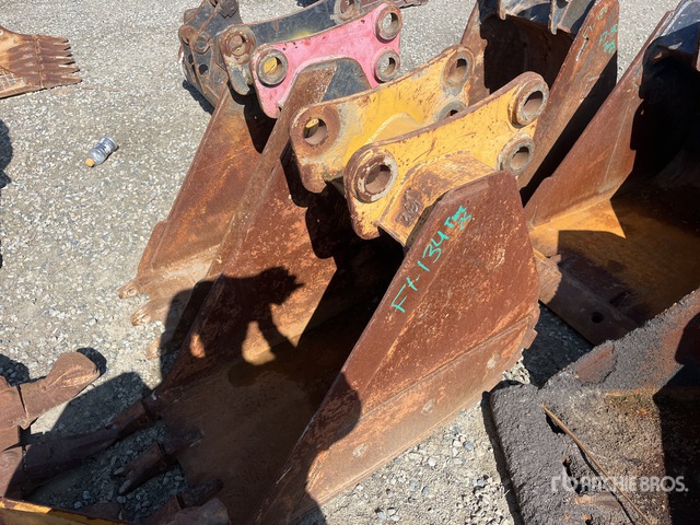 21 in Digging Backhoe Rear Bucket | Ritchie Bros. Auctioneers
