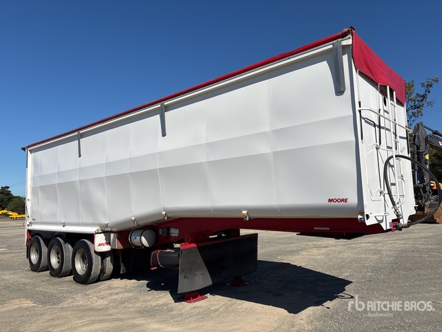 2023 Moore 10 m Tri/A Step Deck End Dump Trailer | Ritchie Bros ...