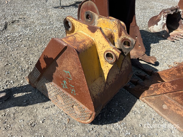 28 in Backhoe Rear Bucket | Ritchie Bros. Auctioneers