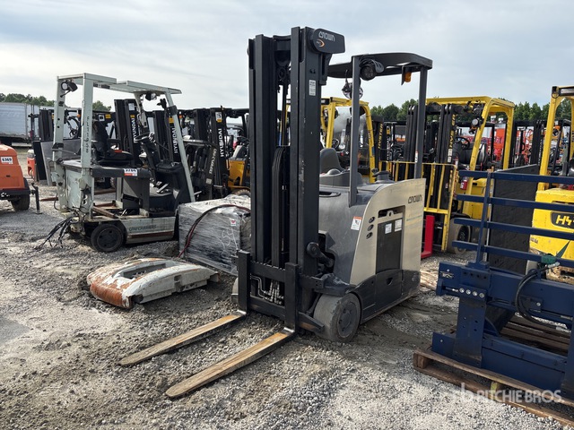 Crown RC5535-35 3200 lb Reach Truck | Ritchie Bros. Auctioneers