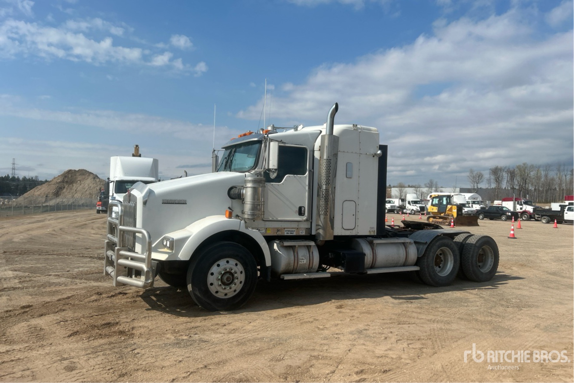 2014 Kenworth T800 6x4 Sleeper Prime Mover | Ritchie Bros. Auctioneers