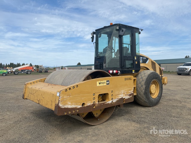 2010 Cat CS76 Smooth Drum Compactor | Ritchie Bros. Auctioneers