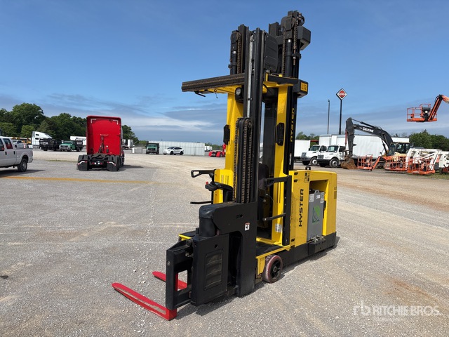 2015 Hyster V30ZMU 3000 lb Electric Forklift | Ritchie Bros. Auctioneers
