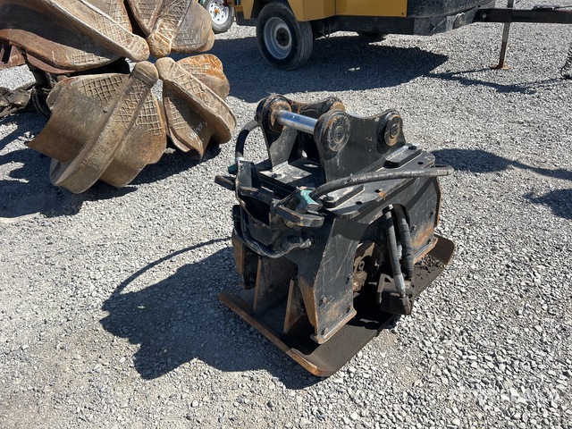 2020 Cat CVP40 24 in Vibratory Plate Compactor Attachment | Ritchie ...