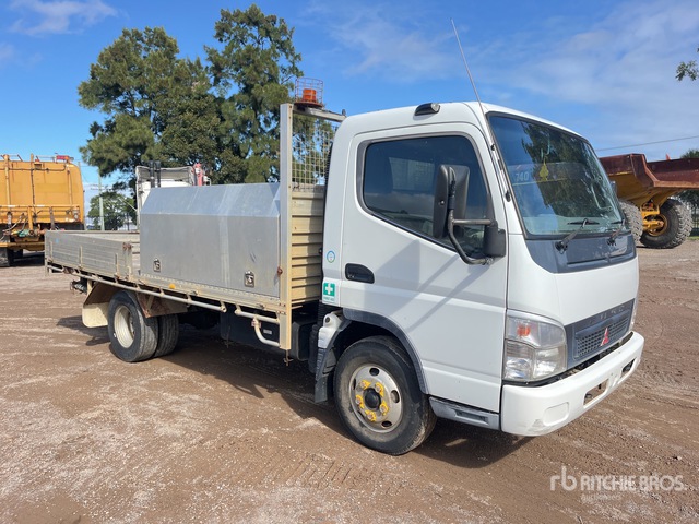 2006 Mitsubishi Fuso Canter 7/800 4x2 w/ 2006 Fassi M10A.12 995 kg ...