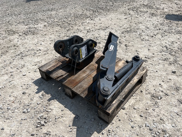 Cangini and Thumb Quick Coupler | Ritchie Bros. Auctioneers