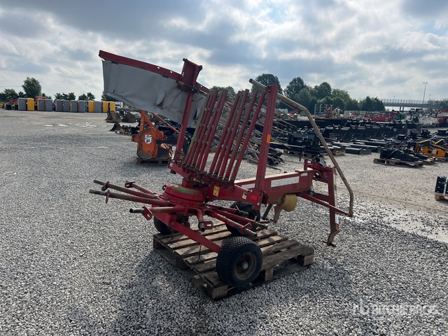JF Stoll R370 DS Hay Rake | Ritchie Bros. Auctioneers