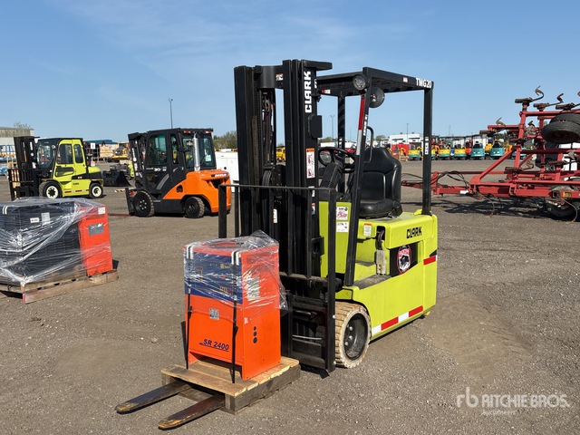 1999 Clark TMG20 3700 lb Electric Forklift | Ritchie Bros. Auctioneers