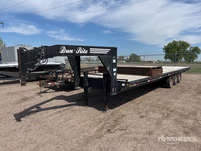 2000 Dun-Rite 30 ft Tri/A Gooseneck Flatbed Trailer | Ritchie Bros ...