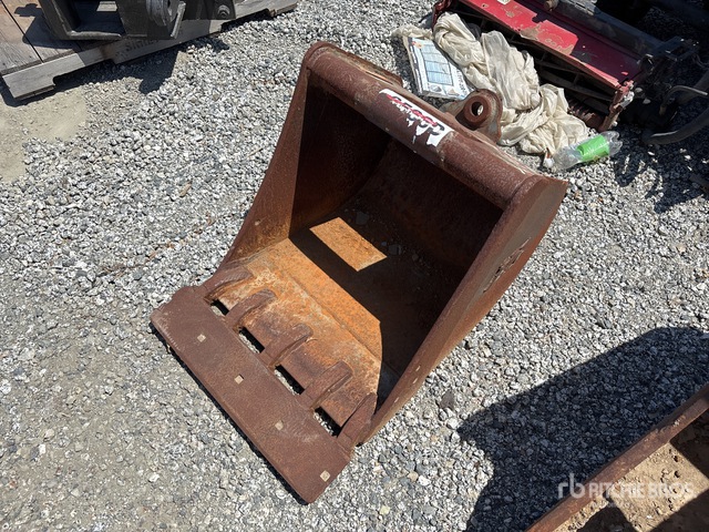 24 in Q/C Digging Backhoe Rear Bucket | Ritchie Bros. Auctioneers