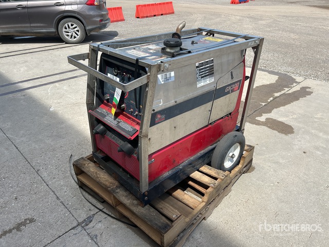 2018 Lincoln Electric GX300 300 A Engine Driven Welder | Ritchie Bros ...