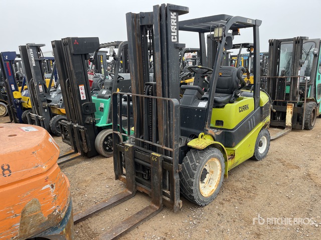 Clark C30L 5200 lb Pneumatic Tire Forklift | Ritchie Bros. Auctioneers