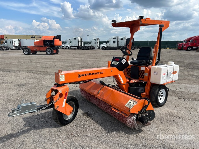 2018 Lay-Mor SM300 Self-Propelled Broom | Ritchie Bros. Auctioneers