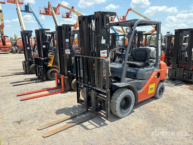 2018 Toyota 8FGU25 4500 lb Pneumatic Tire Forklift | Ritchie Bros ...